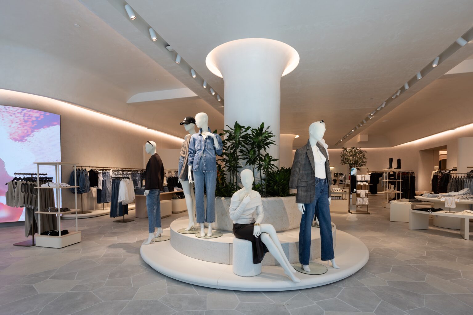 Dynamite unveils new flagship store at Royalmount | Groupe Dynamite